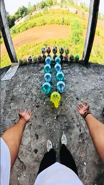 new parkour video playing with ⚽️💥 football and balloons💥🎈#jumpstyle #running #parkour #pov #pop
