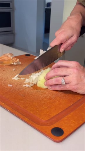 Red Stick Spice Co. on Instagram: "Not sure how to best dice an onion at home? This is how we teach dicing an onion in our Knife Skills Class! Give this method a try and let us know how it goes - Happy Home Cooking! 🧅🔪 #kitchentips #cuttingonions #knifeskills #homecooking #redstickspice"