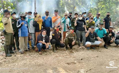 Perhutani Perhutani Bersama Stakeholder Lakukan Bersih Sampah Di Pulau