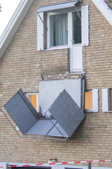Föll Flera Meter När Balkong Rasade Fördes Med Helikopter Till Sjukhus