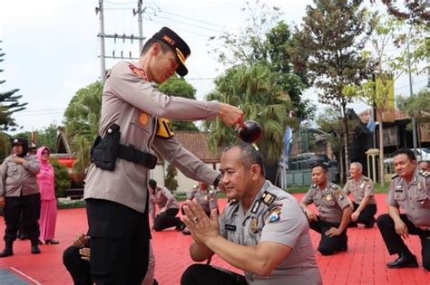 Jelang Akhir Tahun 2023 Sebanyak 42 Anggota Polres Batu Naik Pangkat