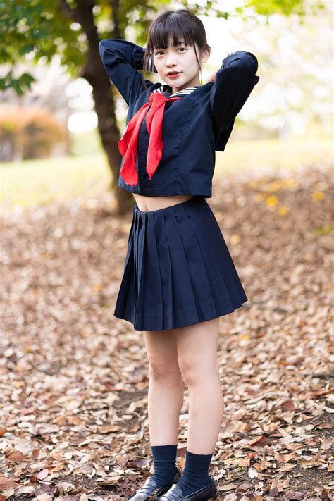 躍動感溢れるロリ校生が成長期の下半身を超低空から隠し撮った画像 女子高生の専科