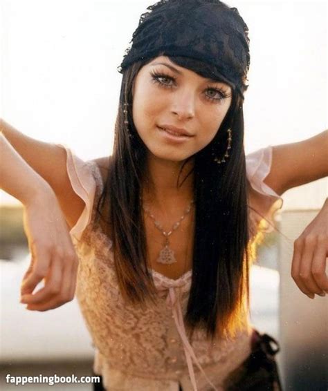 Kristin Kreuk Nude Album Girls