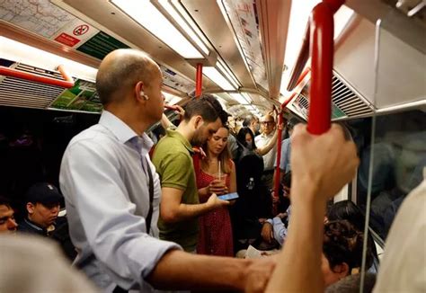Fake Tfl London Underground Hot Weather Notice About Smelly Commuters