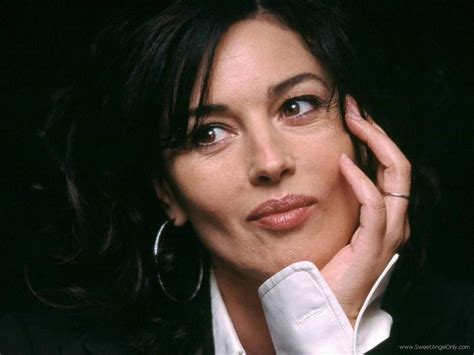Monica Bellucci Hd Wallpaper Set 14 Amazing Pictures