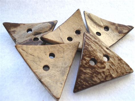 41mm coconut triangle buttons pack of 5 large triangular button w4036