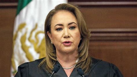 Yasmín Esquivel Se Defenderá Ante La Unam Con Un Dictamen Pericial