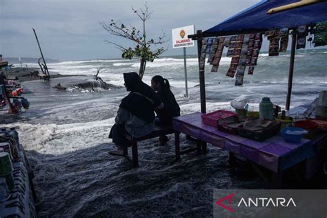 Bmkg Minta Masyarakat Waspada Potensi Gelombang Hingga 6 Meter Di