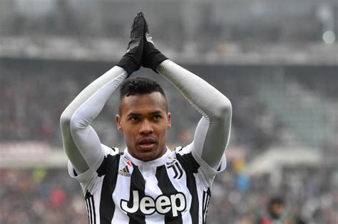 Manchester United Reignite Interest In Juventus Defender Alex Sandro