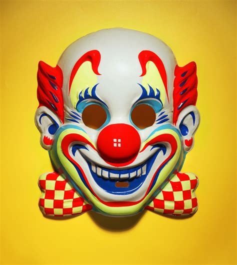 The Creepy Clown Craze Is Now Taking Over The World It Is Very Alarming