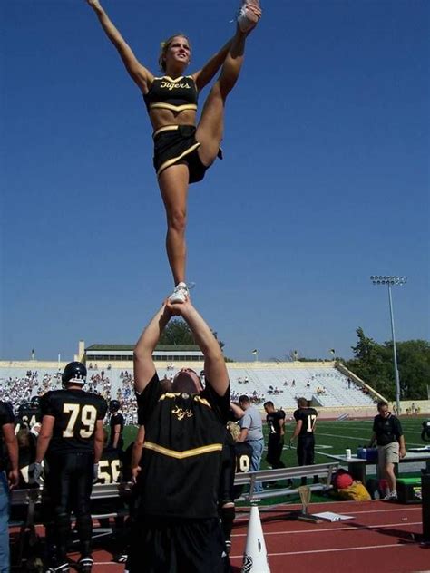 Heel Stretch One Man Stunt Cheerleading Stunt Cheer Stunts Cheer Poses