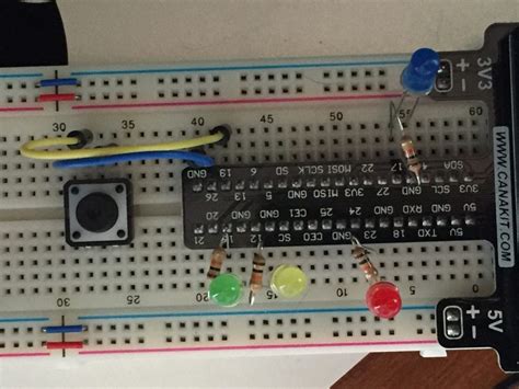 creating a traffic light with raspberry pi and python