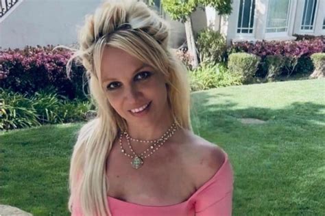 Saiba A Polêmica Que Fez Livro De Britney Spears Ter Lançamento Adiado
