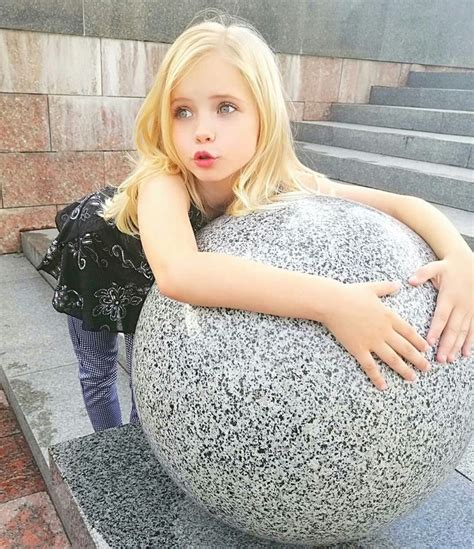Pin By Merliah Lobinux On Yana Gaidukevich Flower Girl Dresses Girl