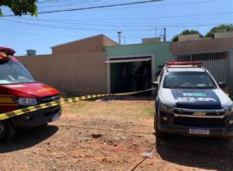 Mulher Morre E Homem Fica Ferido Ao Serem Baleados Por Pistoleiros Em