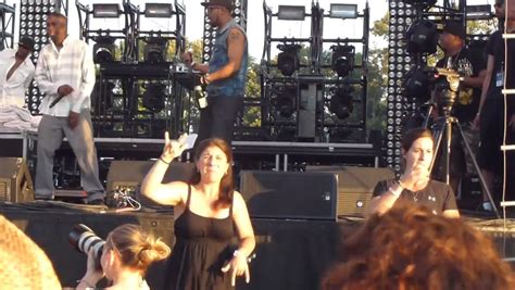 this asl interpreter steals the show at rap concerts