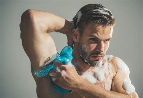 Vědci Odhalili Proč Se Na Mokrých Prstech Objevují Varhánky Tento Jev