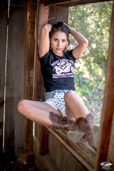 Beautiful Girls In Short Shorts