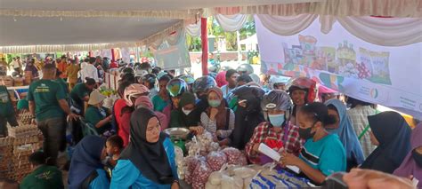 Masyarakat Antusias Dengan Pasar Murah Yang Diselenggarakan Pemda