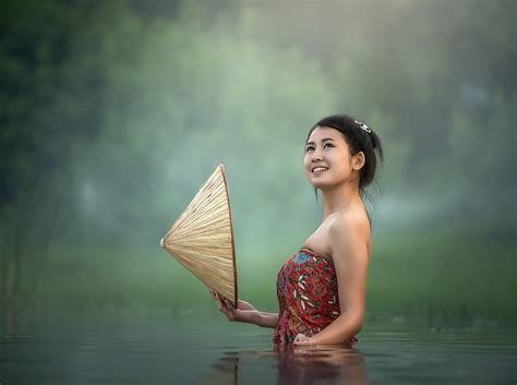 Hd Wallpaper River Bathing In Asia Others Travel Smile Girl Green