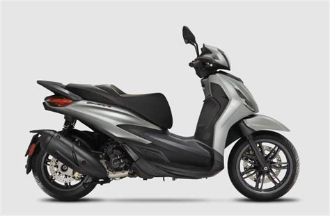 Motorrad Vergleich Piaggio Beverly 300 S 2024 Vs Piaggio Beverly 400 S