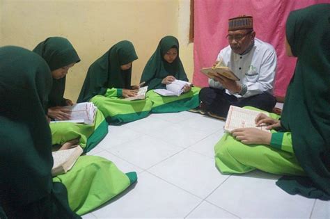 Membaca Surah Al Kahfi Di Malam Jumat Sebuah Rutinitas Sunnah Di