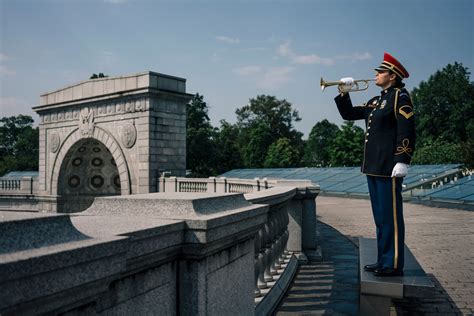 Female Veterans And A Memorial To Them Struggle To Honor Women Who