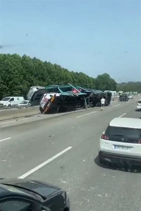 Un Accidente En La Ap 7 Provoca Colas De Hasta 12 Kilómetros