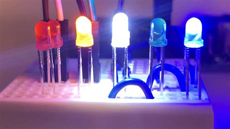 multiple leds blinking at random using only 9 lines of