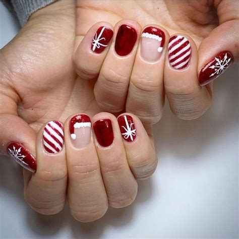 40 Beautiful Christmas Nail Designs On Short Nails Artofit