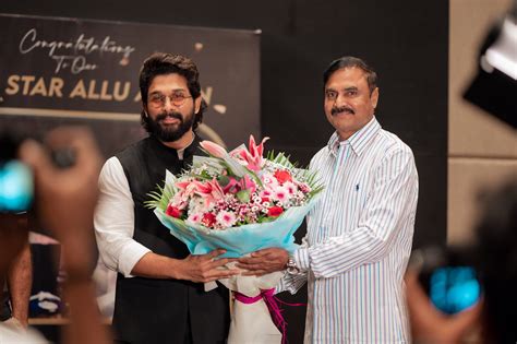 Allu Arjun Celebrates National Award Win Photos