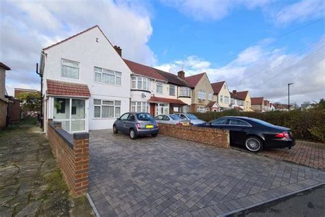Catherine Gardens Hounslow Middlesex Middlesex Tw3 2pw 3 Bed Semi