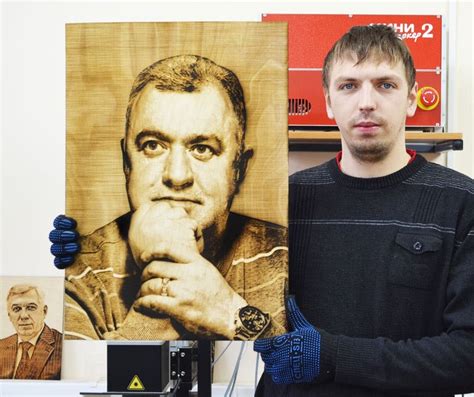 Portret Wyrobiony Ze Zdjęcia Na Drzewie Niezwykły Prezent Na Urodziny