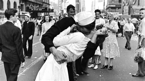 Wwii ‘kissing Sailor Dies