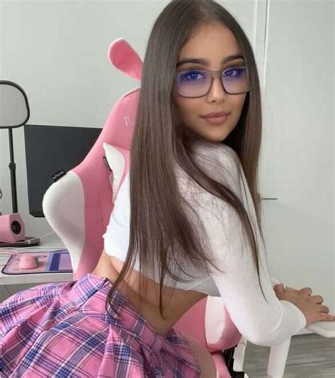What Are Annabelladoes Specifics Biography Wiki Onlyfans Earnings