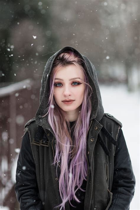 «portrait Of A Beautiful Young Woman With Pink Hair On Snow Del
