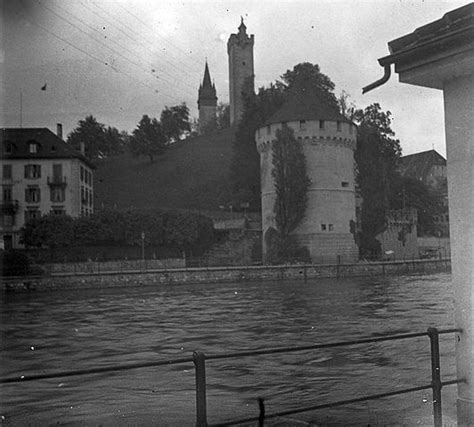 difference between histogram equalization and histogram