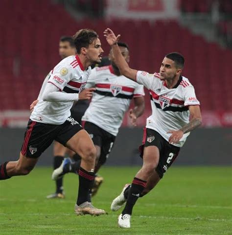Crias Da Base Do São Paulo Humilham Reforços Do Clube Portal Do São