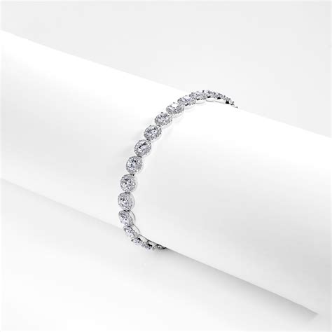 Lilla 8 Carats Round Brilliant Lab Grown Diamond Tennis Bracelet In 18