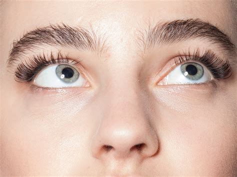 How Long Should I Wait To Put Makeup On After Getting My Eyebrows Waxed