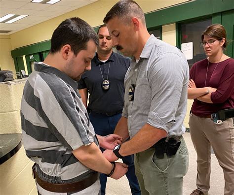 Fallen Kc Officers Handcuffs Used To Escort His Suspected Killer To Court
