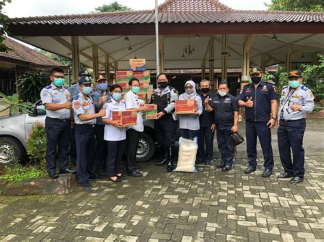 Bantuan Sosial Untuk Warga Yang Terdampak Banjir Di Wilayah Kecamatan