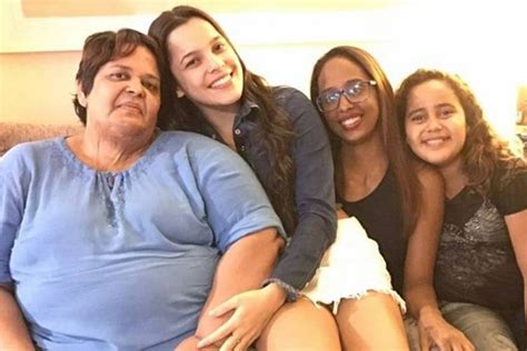 Emilly Recebe Fã Que Gastou R 1 2 Mil Para Ela Vencer O Bbb Área Vip