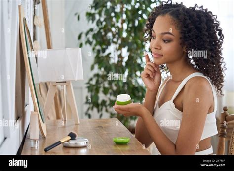 Modelo De Adolescente Afroamericana Fotografías E Imágenes De Alta
