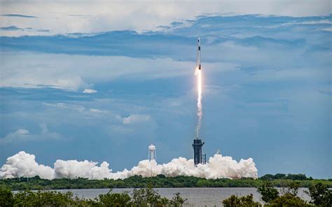 Lanzamiento Del Cohete Spacex Falcon 9 Crs 25 Desde El Kennedy Space