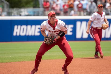 Womens College World Series Ou Throttles Northwestern 13 2 Advances