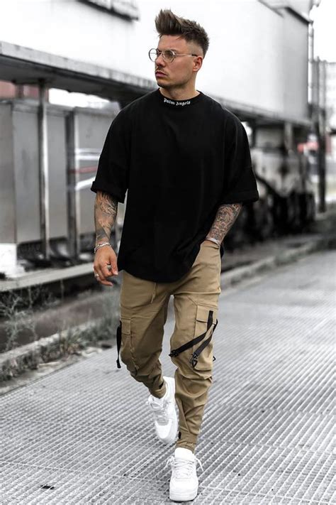 Beige Casual Trouser Cargo Outfit Trends With Black T Shirt Cargo