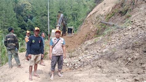 Pemprov Sulsel Salurkan Bantuan Korban Bencana Longsor Di Mappak Tana