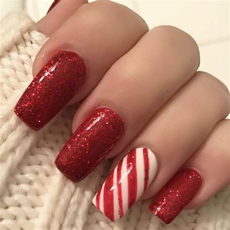 25 Easy Christmas Nail Art Designs To Try Yourself — Elephant On The