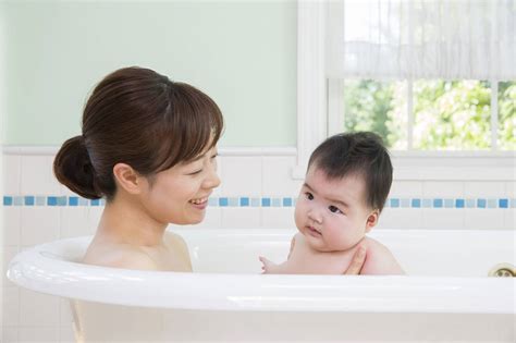 乳児と一緒に楽しくお風呂。入浴方法や注意すべきことは？ Teniteo[テニテオ]
